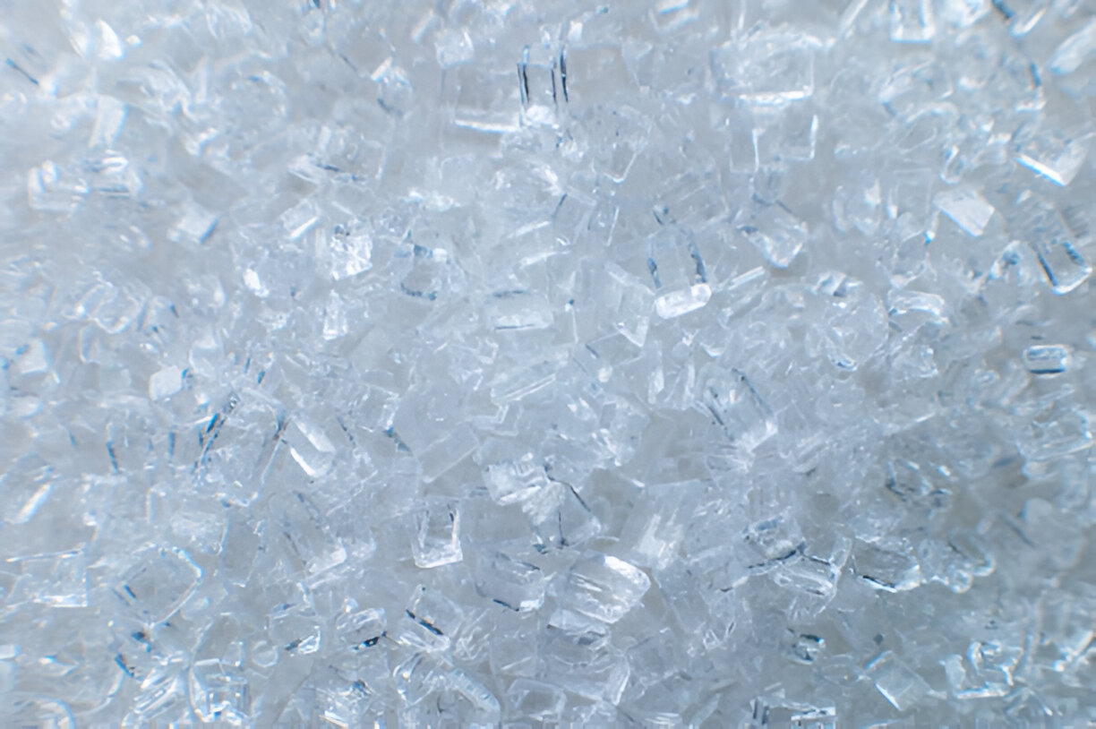 Crushed Glass Chips in Epoxy Resin Art: Tips and Techniques